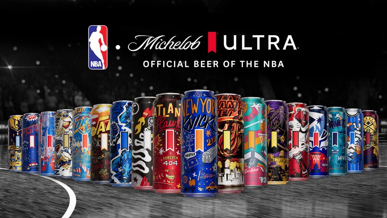 MICHELOB ULTRA SACA UNA EDICIÓN LIMITADA DE LATAS DE LA NBA - MUNDOLATAS